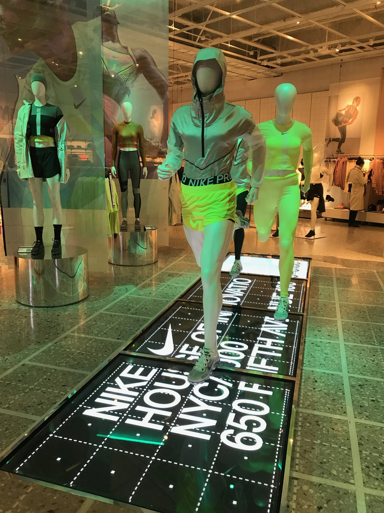 9 motivos para conhecer a nova loja da Nike em Nova York — Olho no Varejo