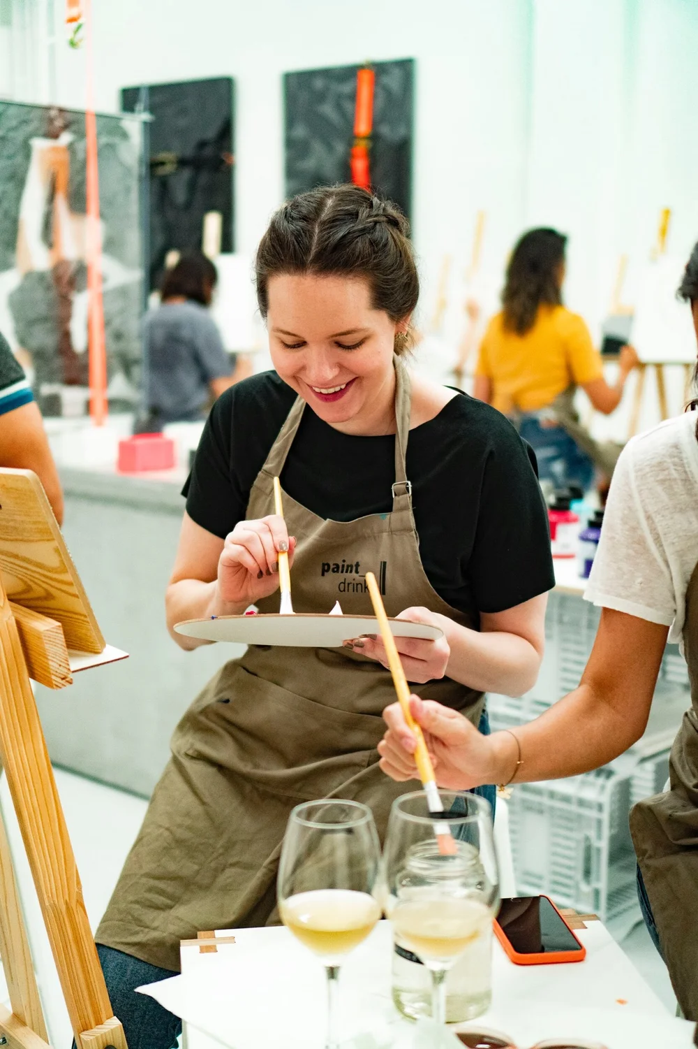 Paint & Drink e o porquê de investir em experiências — Olho no Varejo