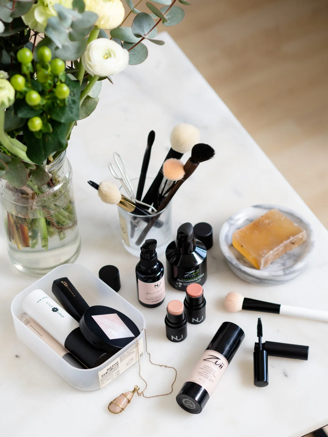 Dewy and Rosy Look with Eco Makeup — Laura Loukola