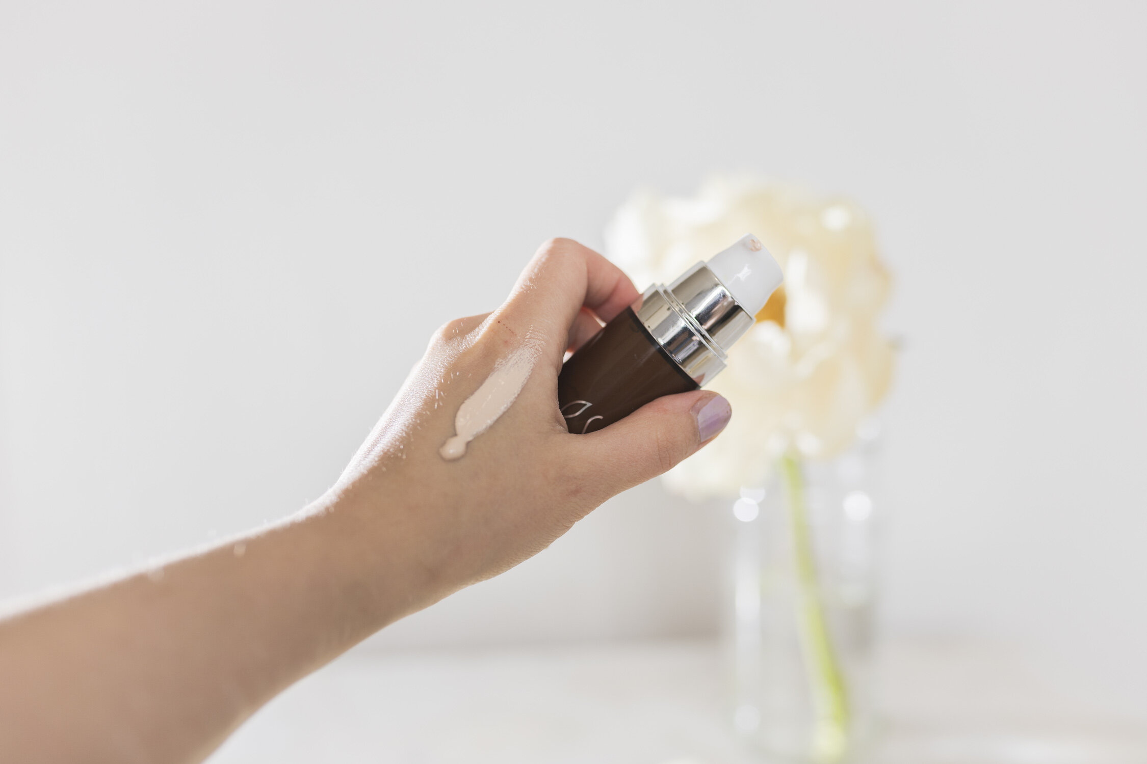 Probiotic Skincare in Makeup? Esse Foundation Review — Laura Loukola