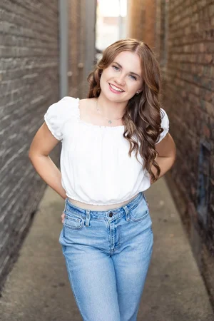 Ten Ways To Pose Like a Model In Your Senior Photos