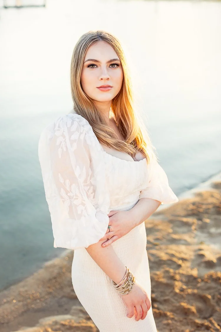 Ten Ways To Pose Like a Model In Your Senior Photos