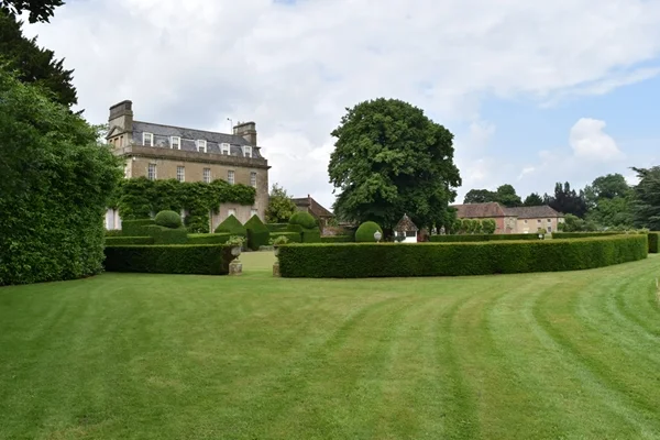 "How many kinds of sweet flowers grow, in an English country garden ...