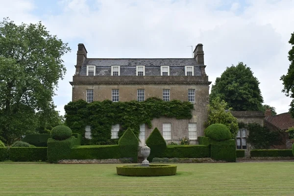 "How many kinds of sweet flowers grow, in an English country garden ...