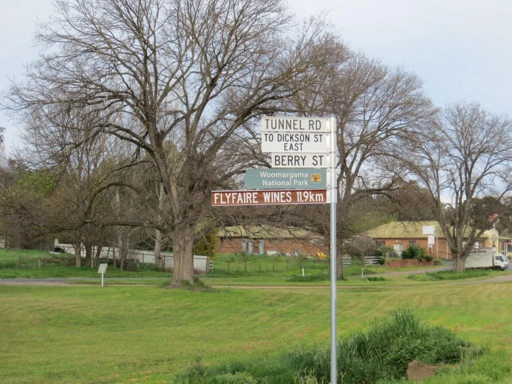 New Hume Highway (M31) Signs for Flyfaire — Flyfaire Wines