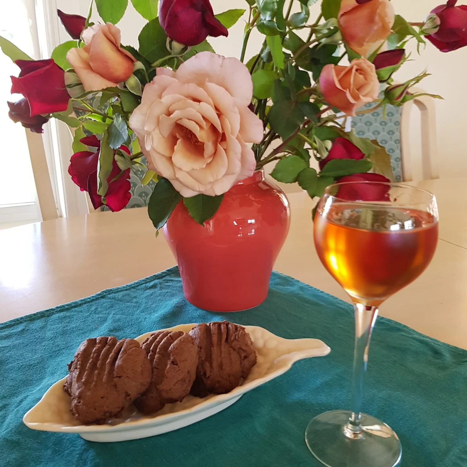 Merlot Flour Chocolate Chip Cookies — Flyfaire Wines