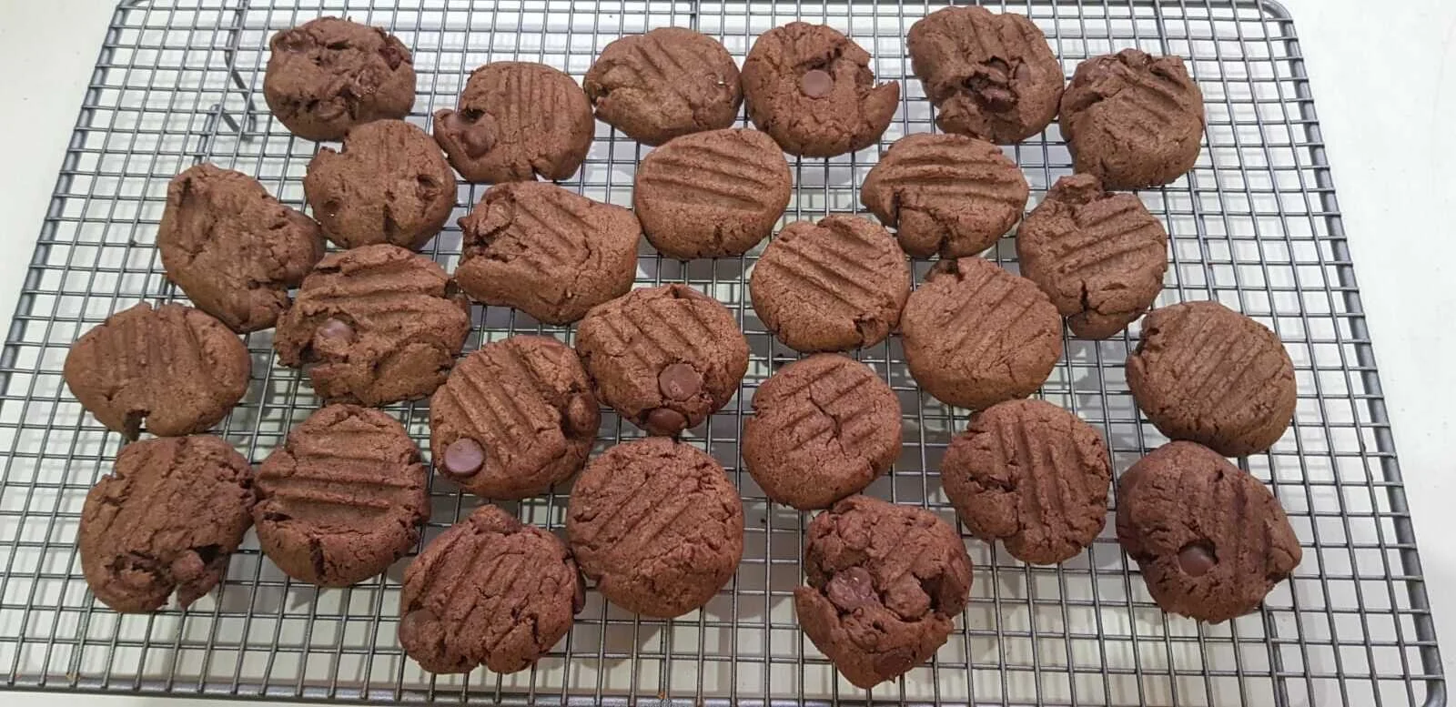 Merlot Flour Chocolate Chip Cookies — Flyfaire Wines