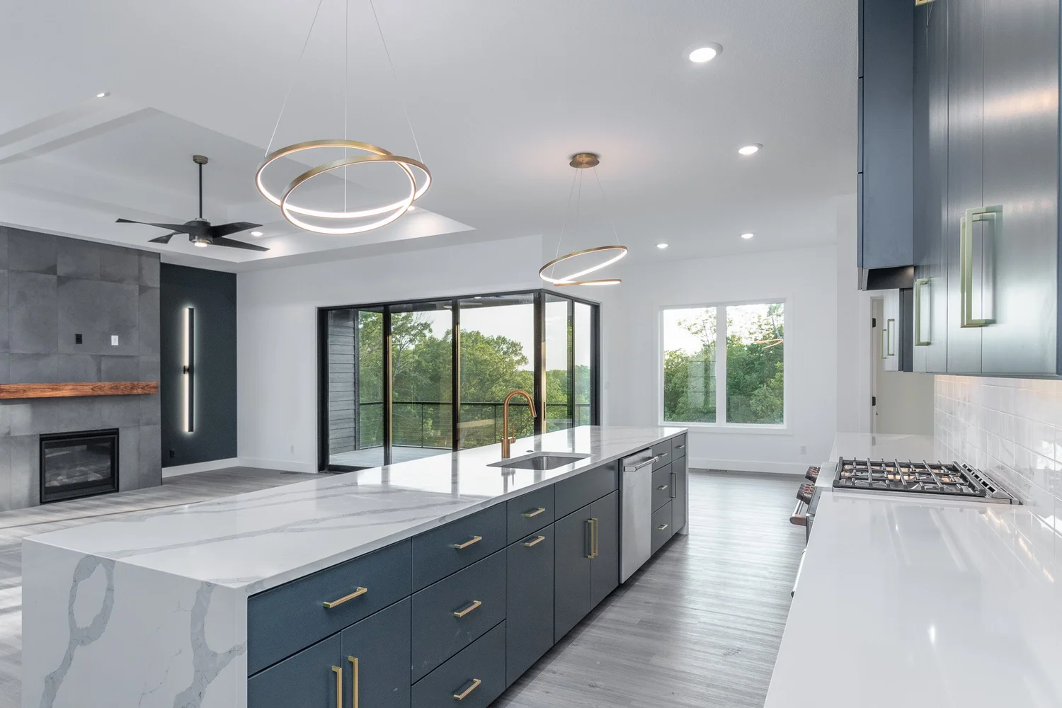 Kitchen Island with Calcatta Bali Quartz Countertops: A Perfect ...