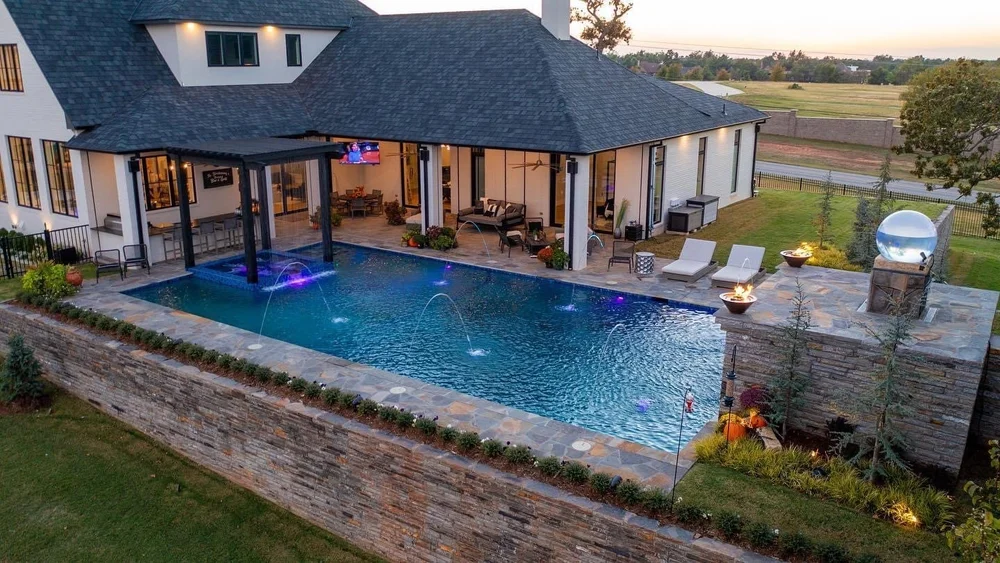 Luxurious Backyard Landscaping Ideas With Fancy Pool