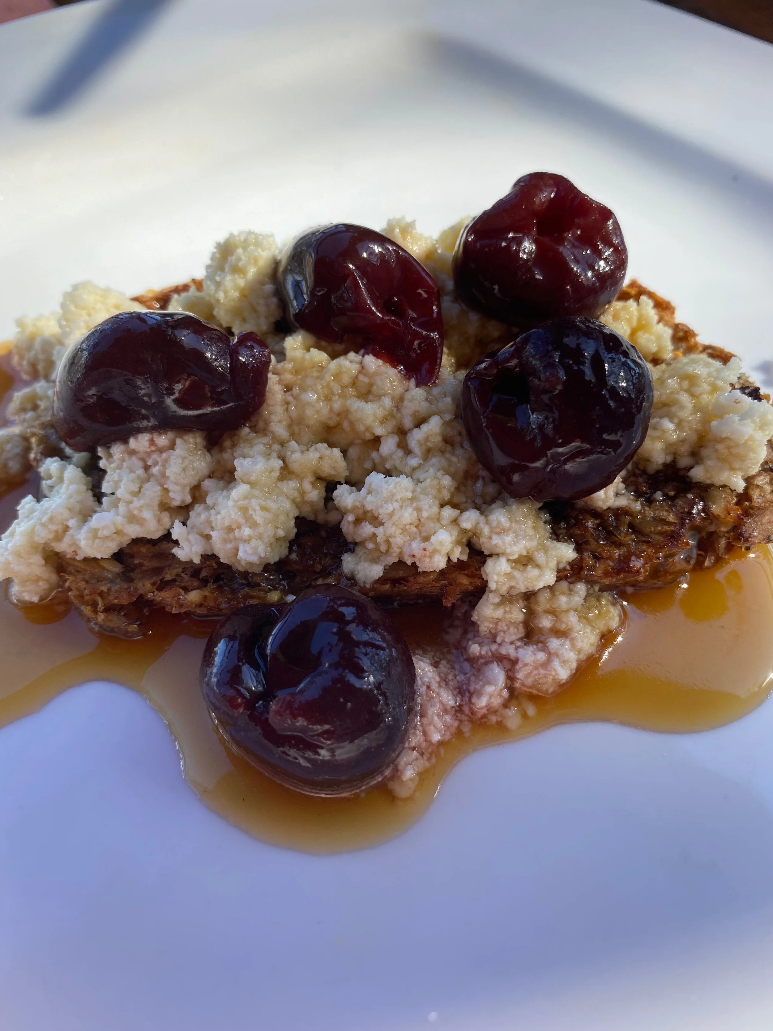 Mana Toast with Macadamia Nut Cheese & Maple Syrup (the raw French ...