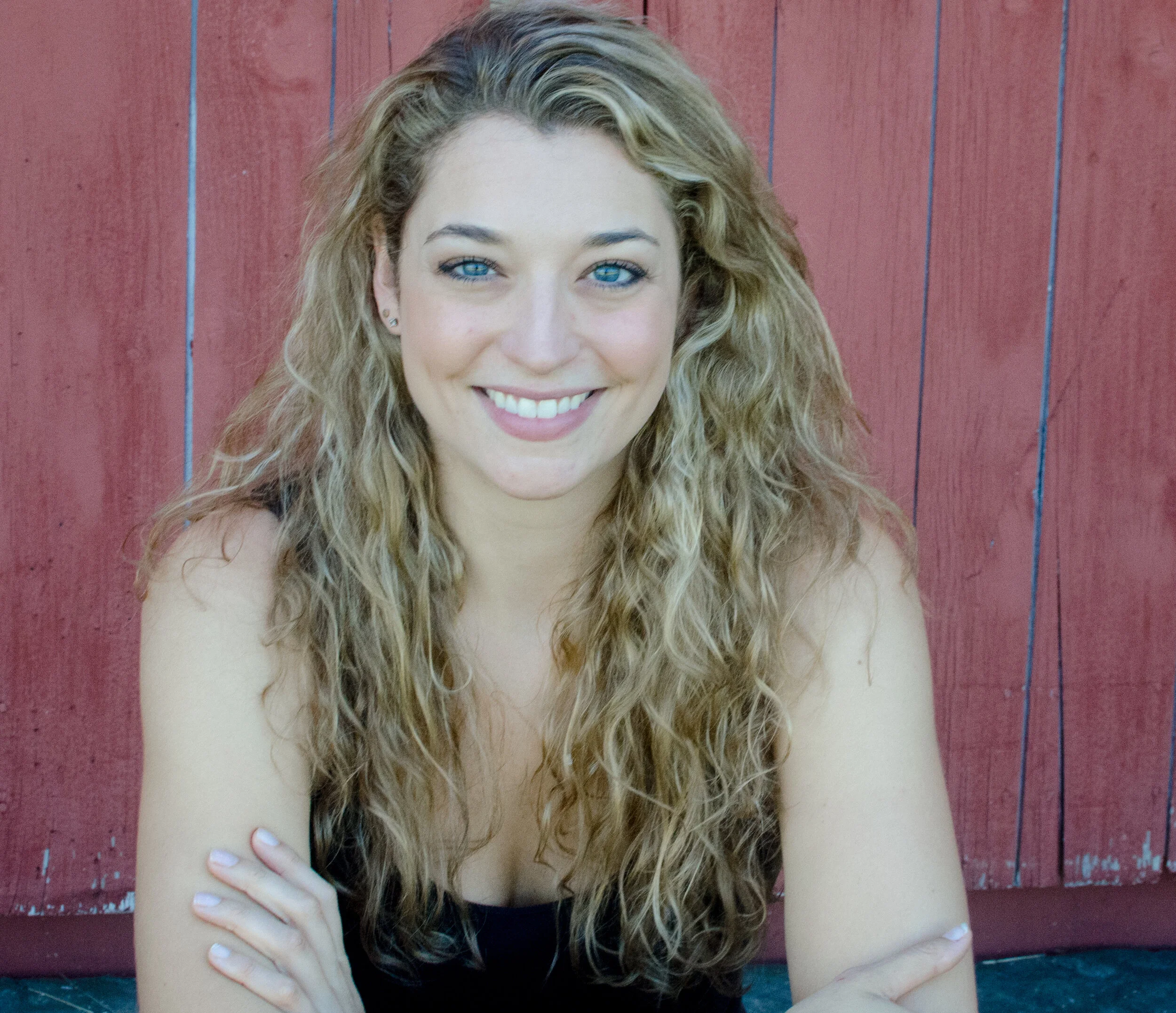 ABOUT — Alizé Carrère