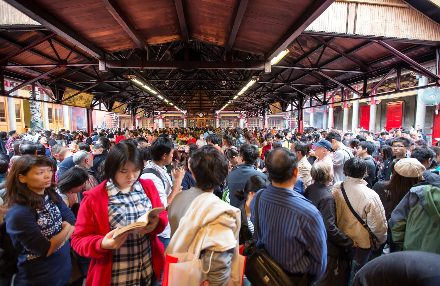 Xingtian Temple (行天宮) — Josh Ellis Photography