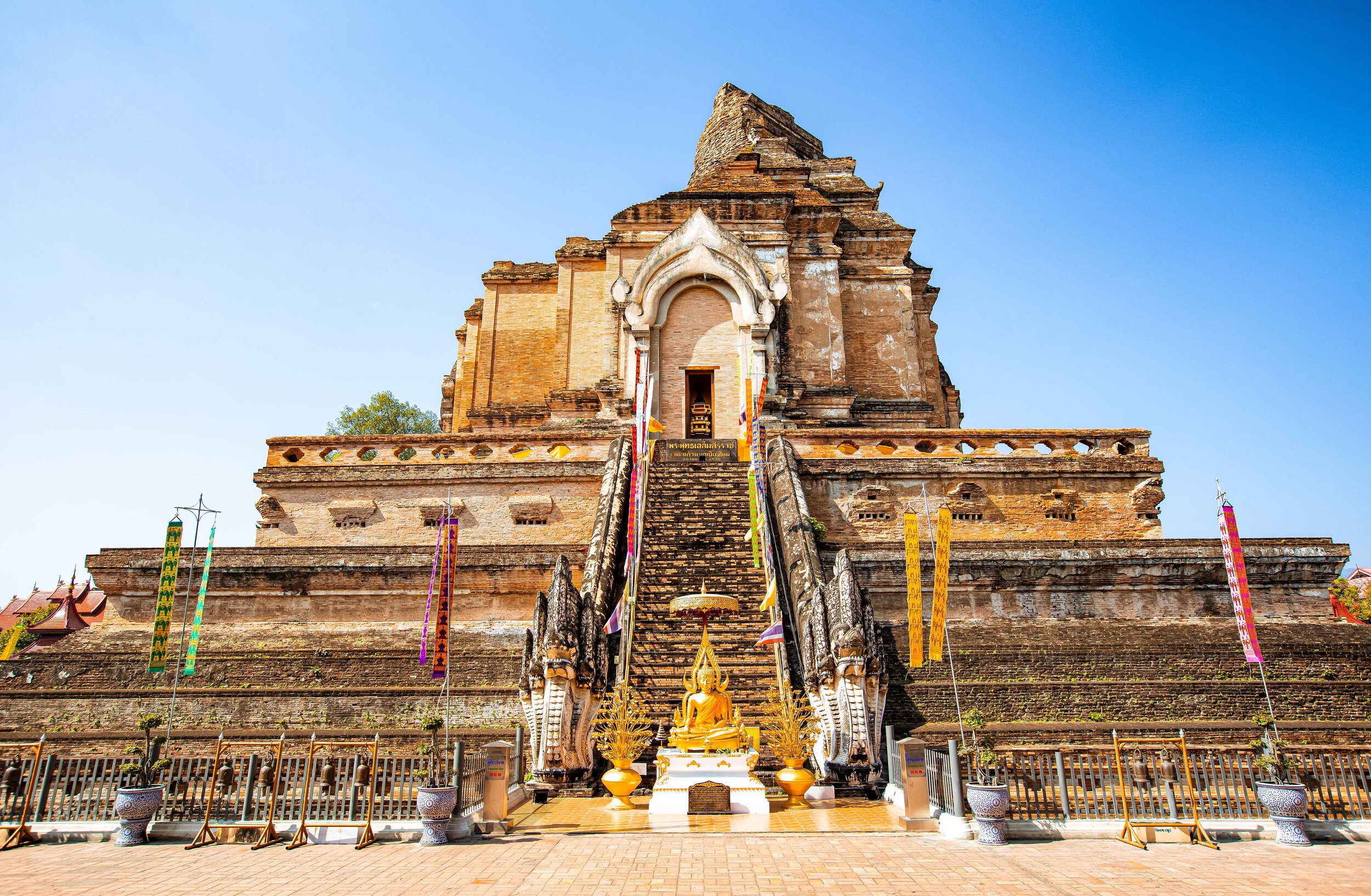 Wat Chedi Luang (วัดเจดีย์หลวงวรวิหาร) — Josh Ellis Photography