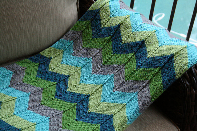 10 Free Chevron Blanket Knitting Patterns: Easy DIY Projects to Knit ...