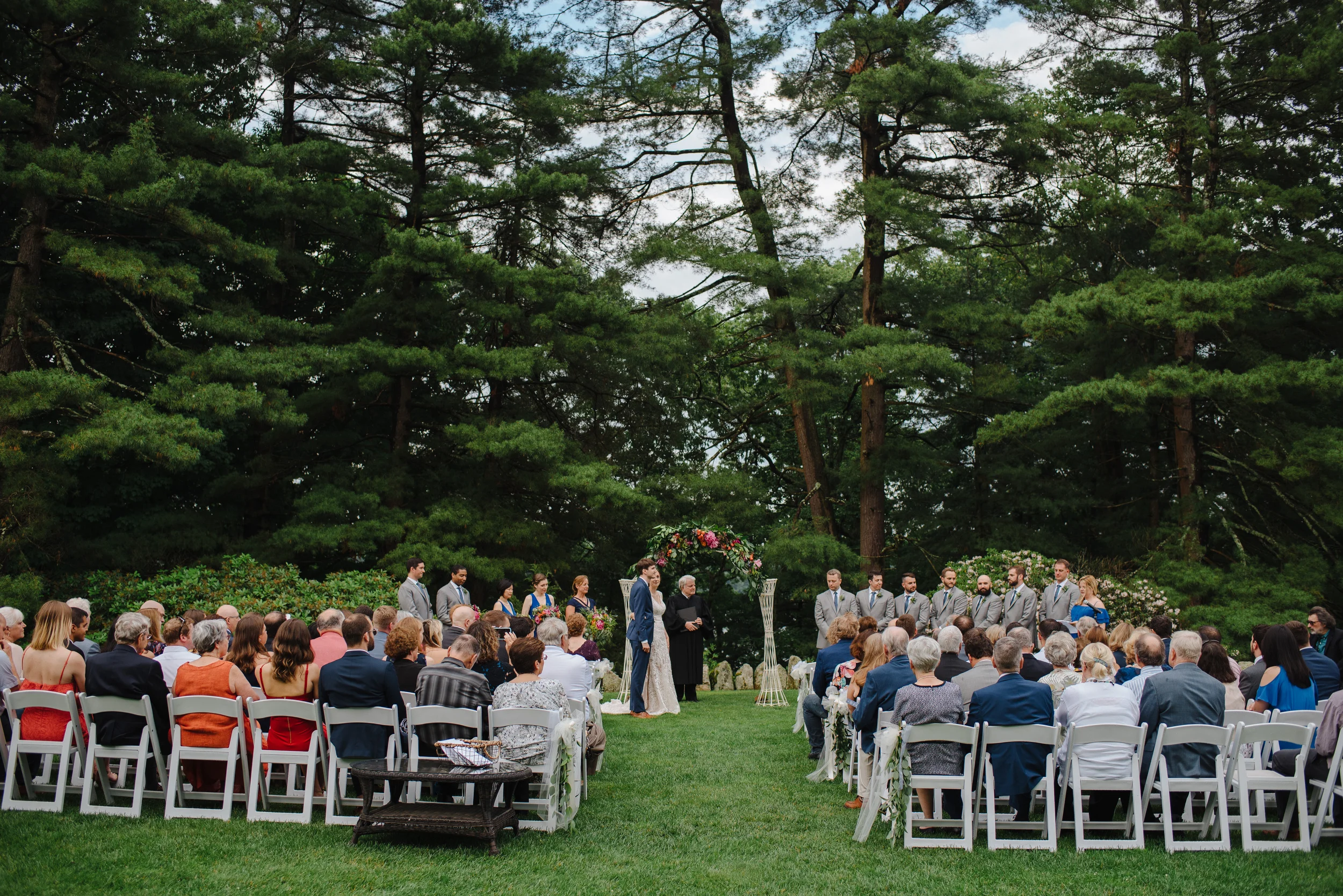 The Estate at Moraine Farm -A sweet farm like garden with live flowers ...