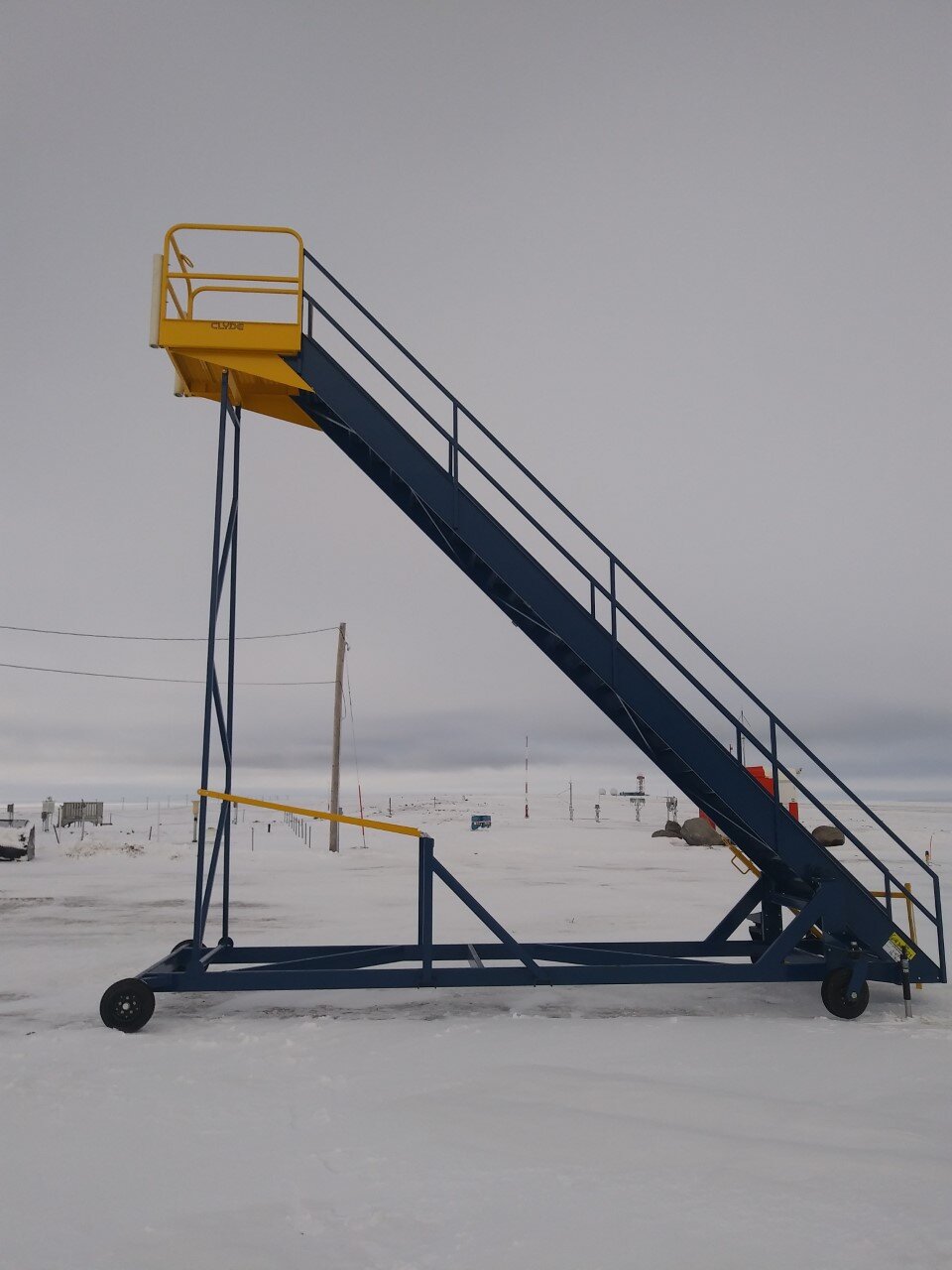 Dash-8 Deicing Stand - Model 15F3549 | Platform & Ladder