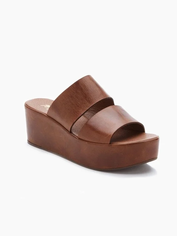 10 Fair Trade & Eco-Friendly Sandals We’re Wearing In Warmer Weather