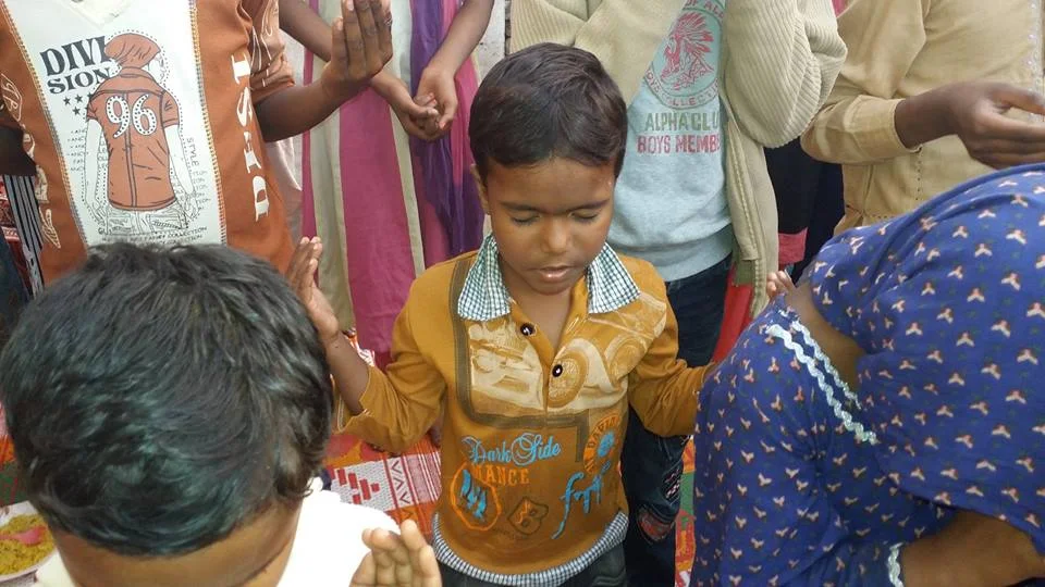 Feeding Children in Multan Pakistan — CEEC International