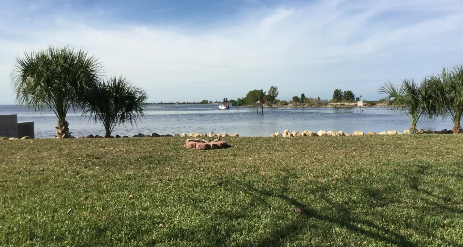 Rip Rap, Boulder and Rock Shoreline Seawalls — Stronghold Marine ...
