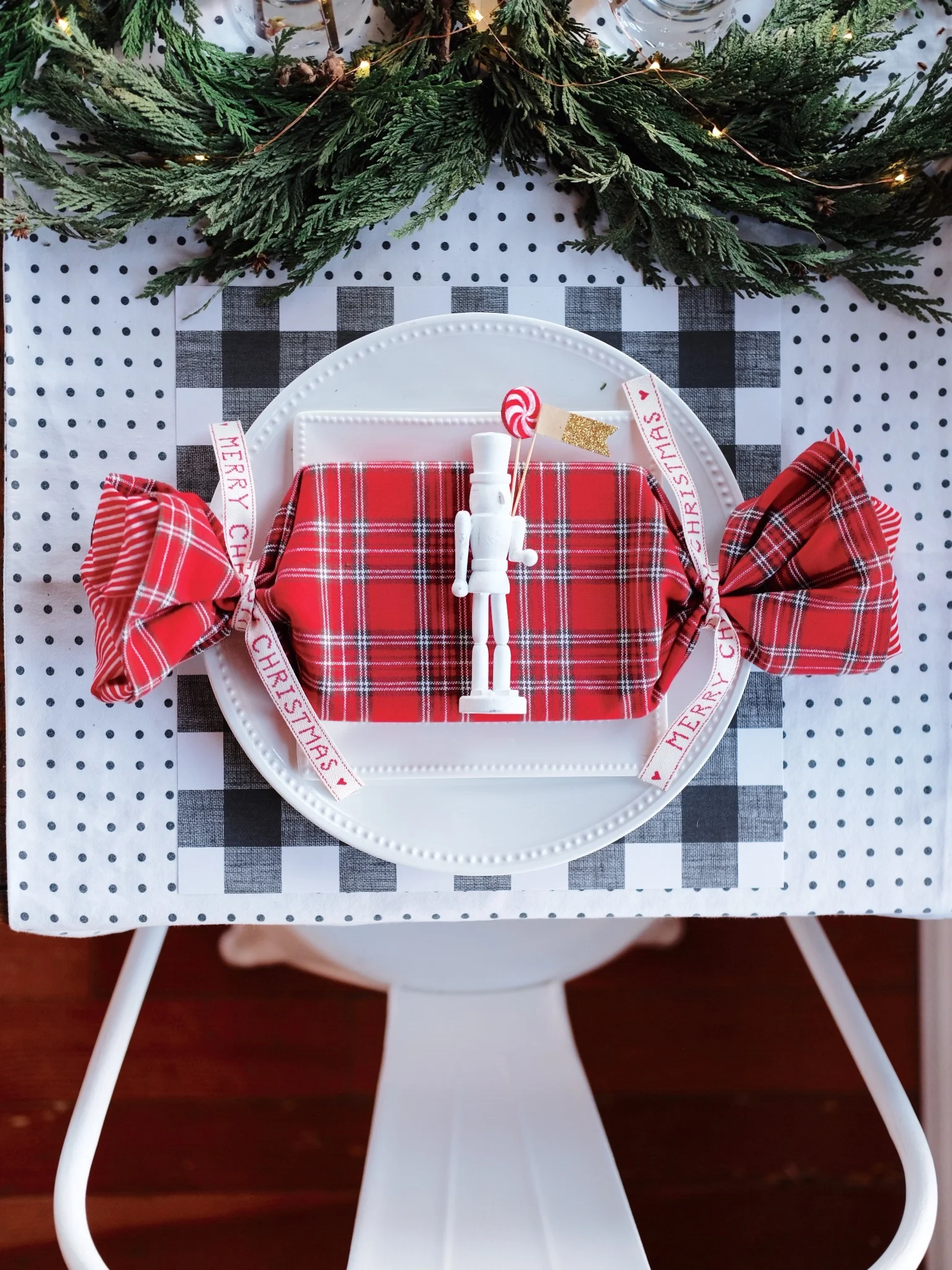 INSPIRATION FOR A ROMANTIC CHRISTMAS TABLESCAPE — Me and Mr. Jones