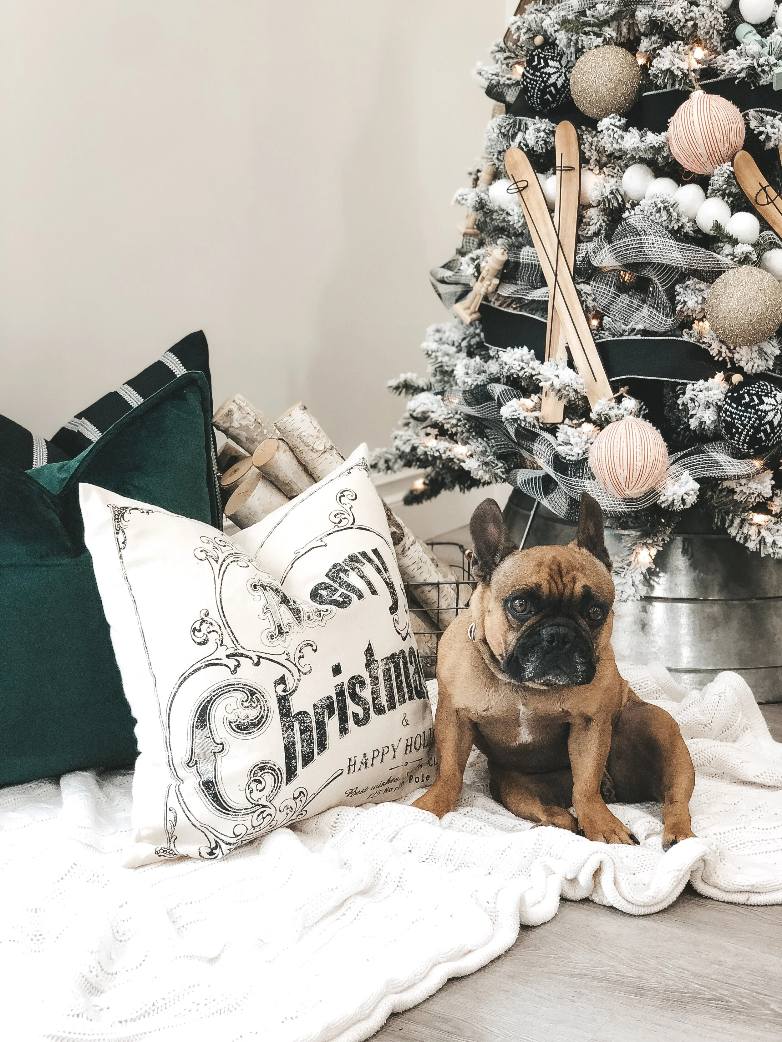 CHRISTMAS 2019: OUR MODERN HOLIDAY HOME DECOR — Me and Mr. Jones