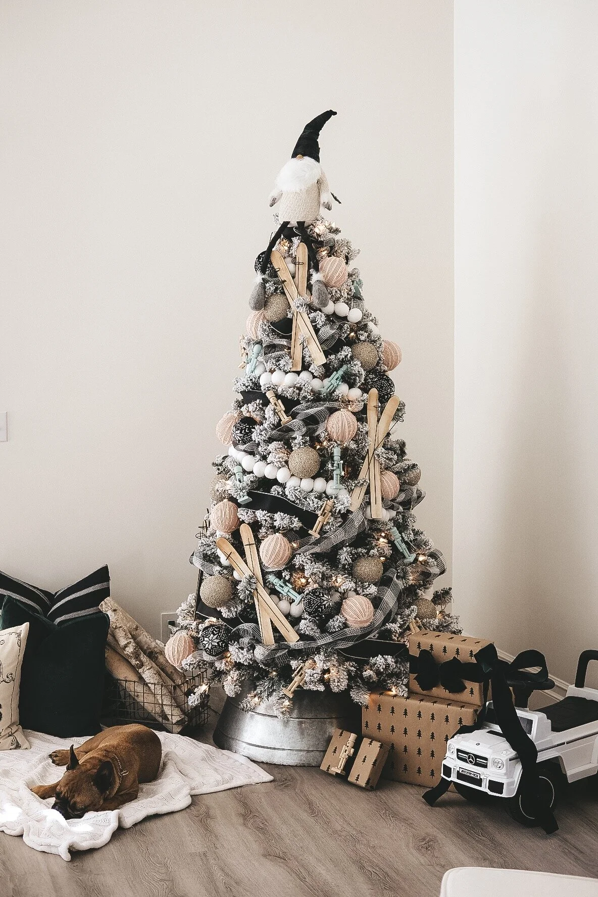 CHRISTMAS 2019: OUR MODERN HOLIDAY HOME DECOR — Me and Mr. Jones