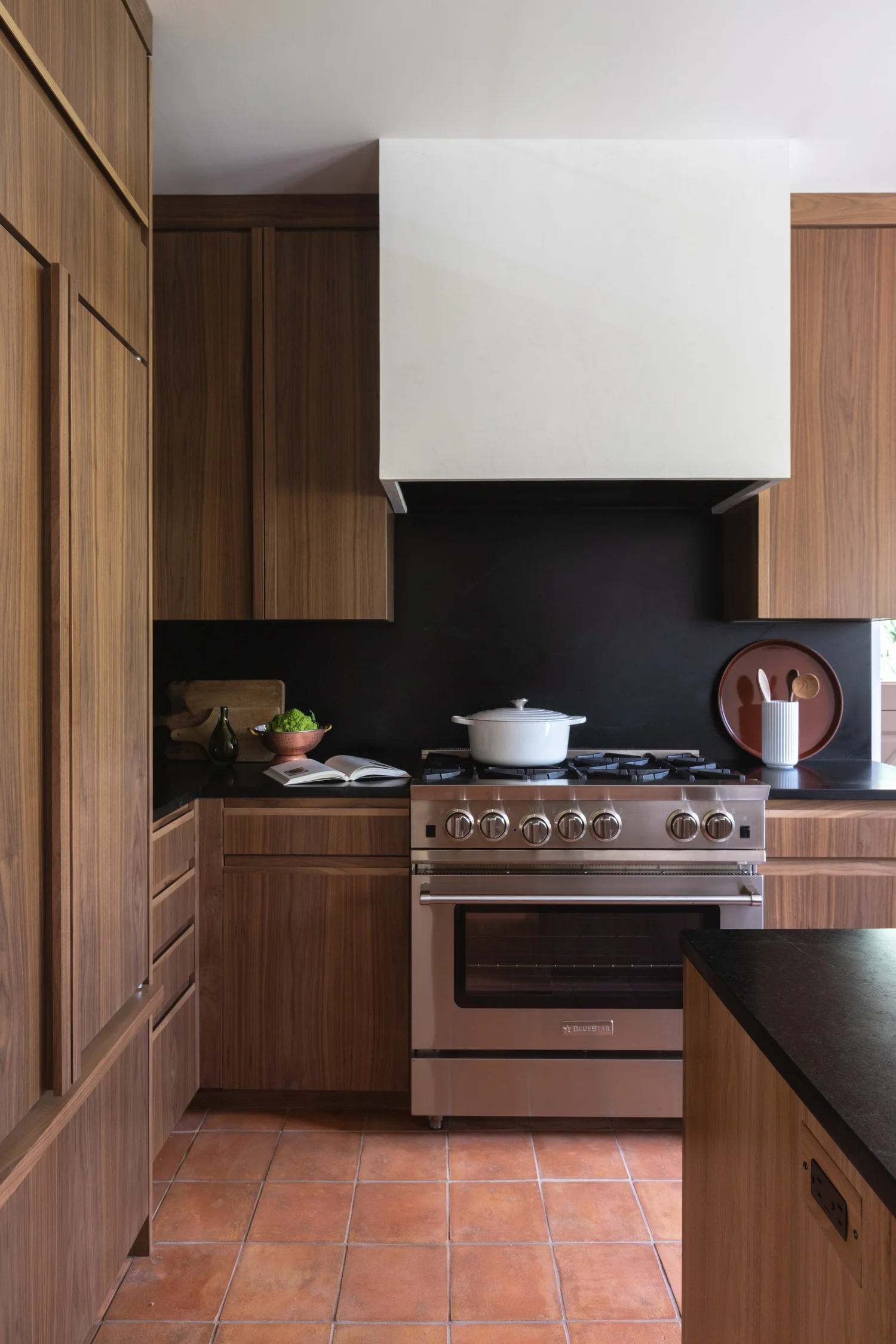 A Home Near the Japanese Botanical Gardens Blends Cozy with Functional ...