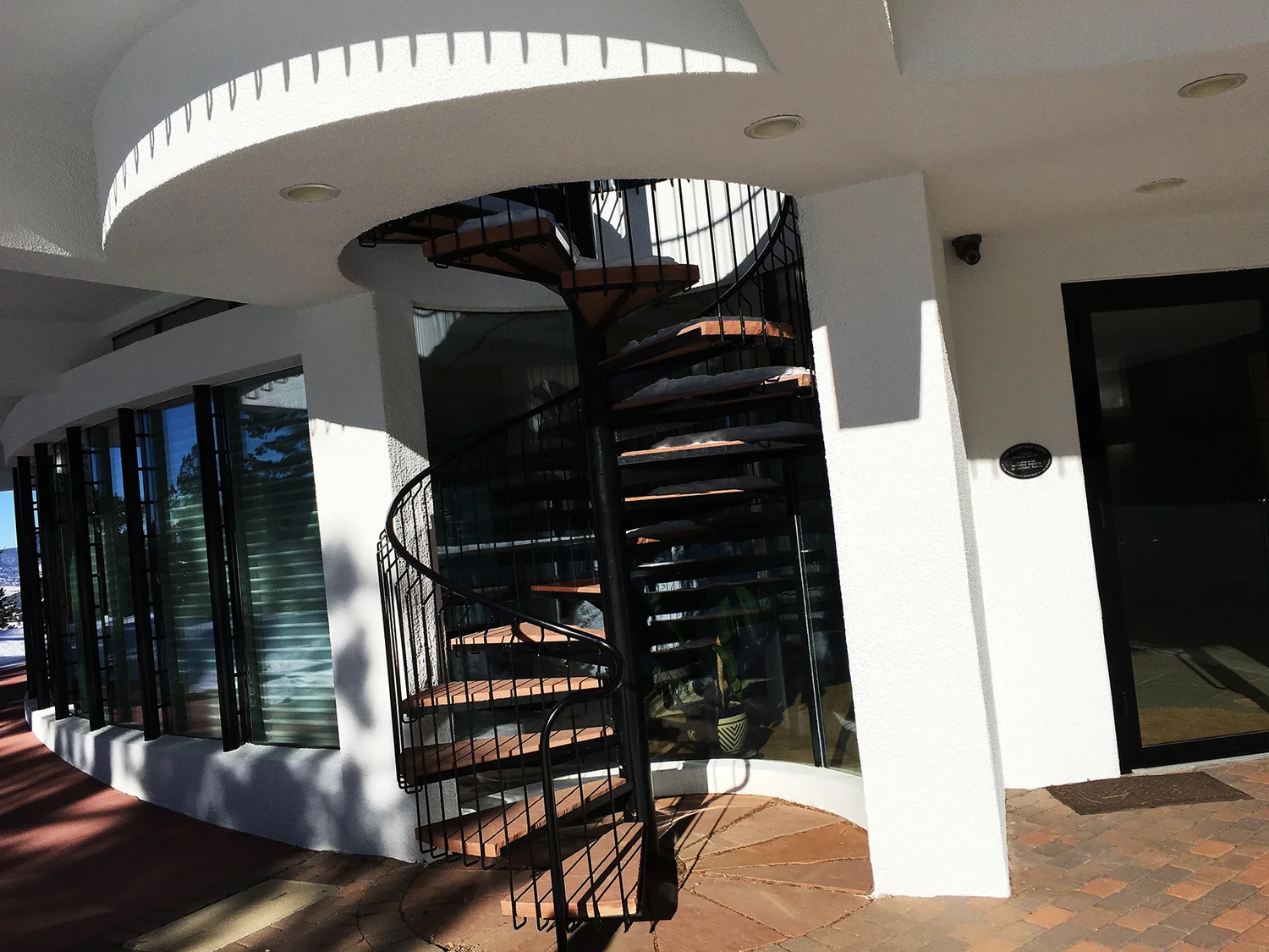 A Glimpse At The Gorgeous Deaton Sculptured "Sleeper" House on Genesee ...