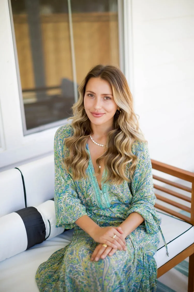 The Team — Lola & Ivy