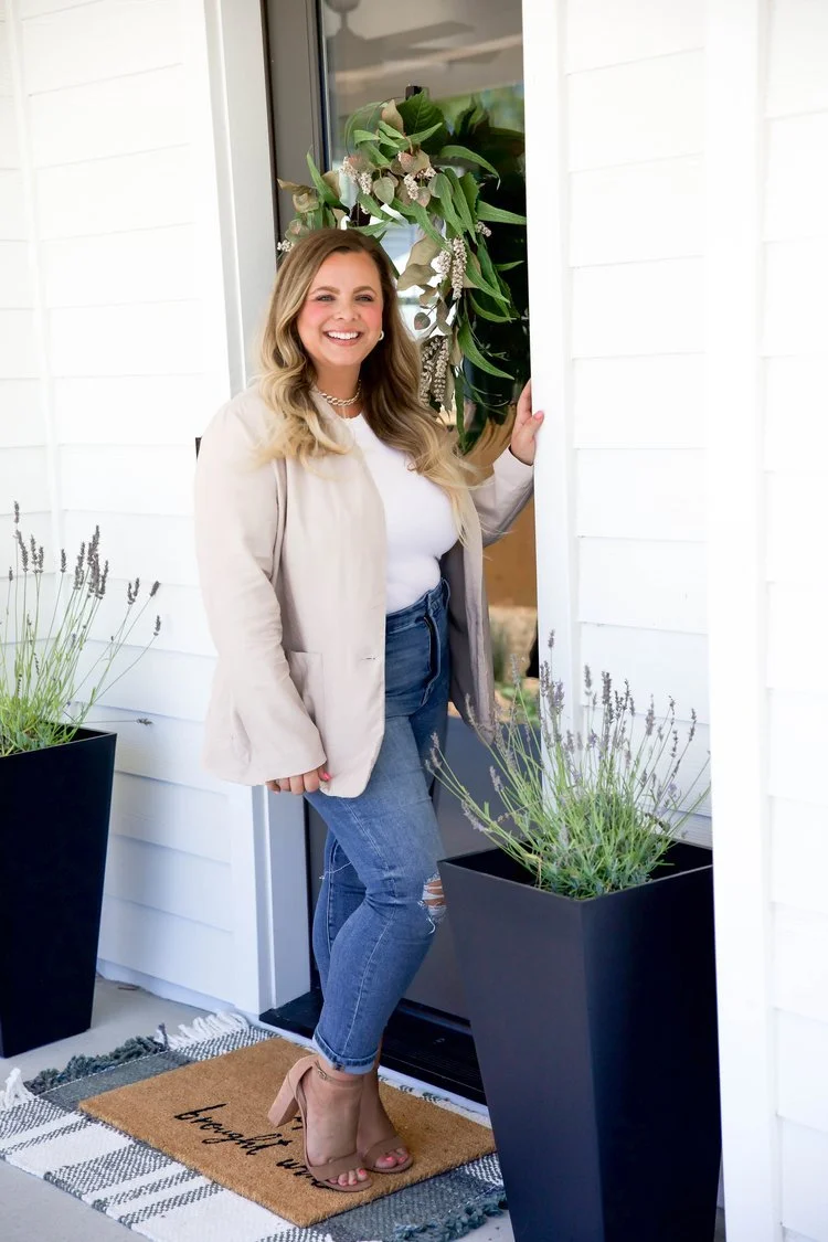 The Team — Lola & Ivy