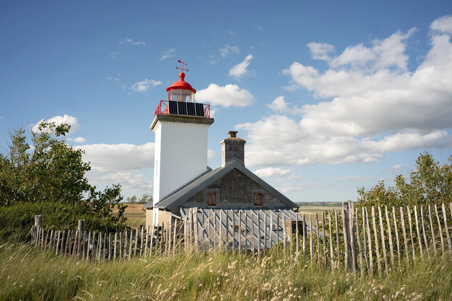 Phare de la Pointe d'Agon - A Walk at Low Tide | 5050 Travelog