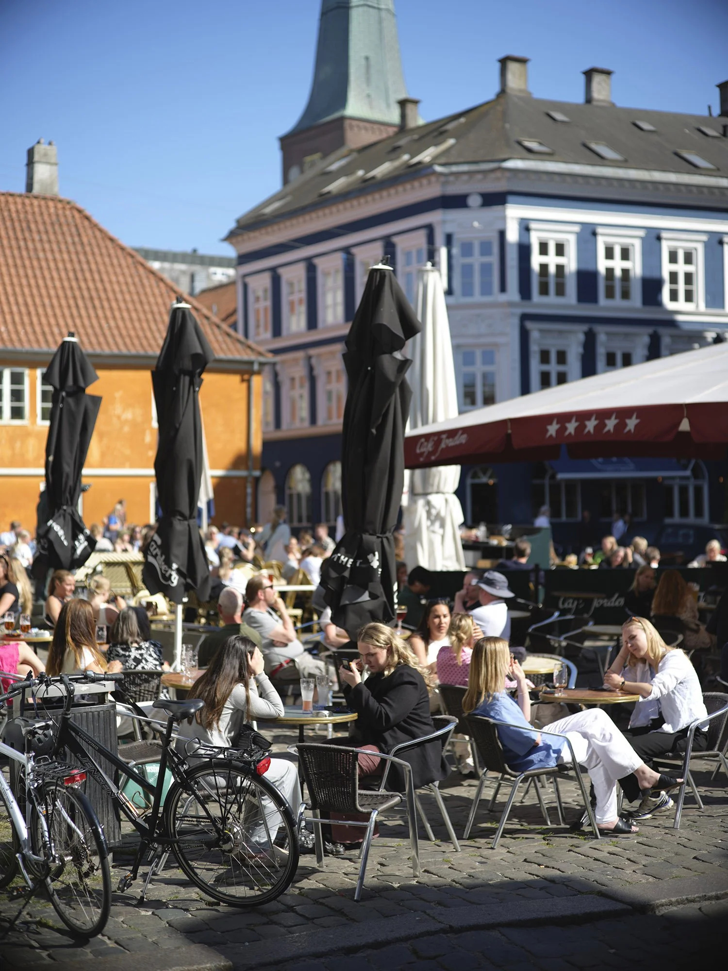 Street Photography in Aarhus With the Voigtländer Ultron 75mm f/1.9 MC ...