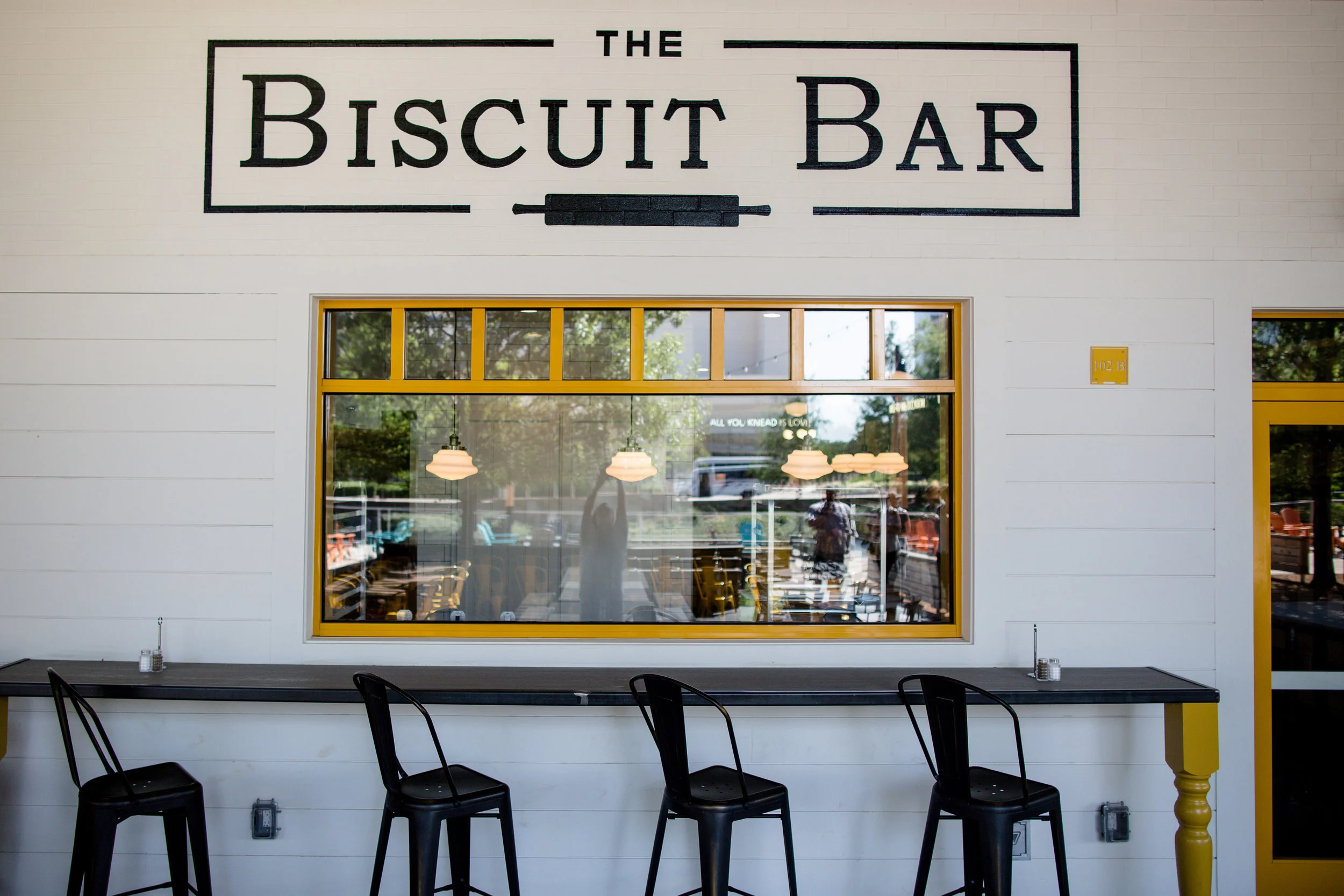 BISCUIT BAR