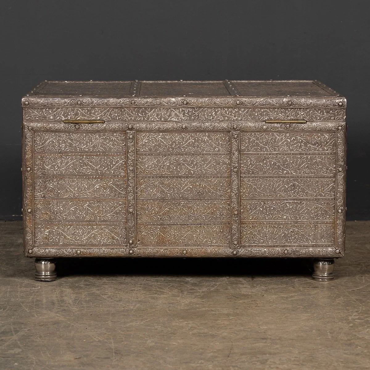 ANTIQUE 20thC RARE INDIAN SOLID SILVER MASSIVE TREASURE CHEST / CASKET ...