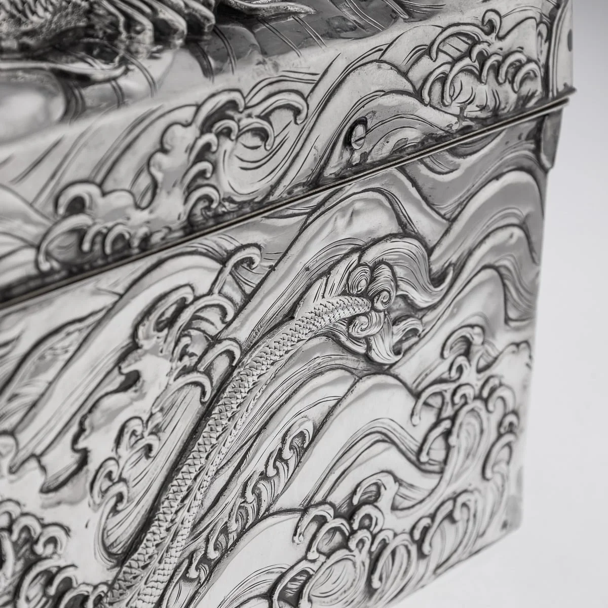 ANTIQUE 20thC JAPANESE MEIJI PERIOD SOLID SILVER DRAGON CIGAR HUMIDOR ...