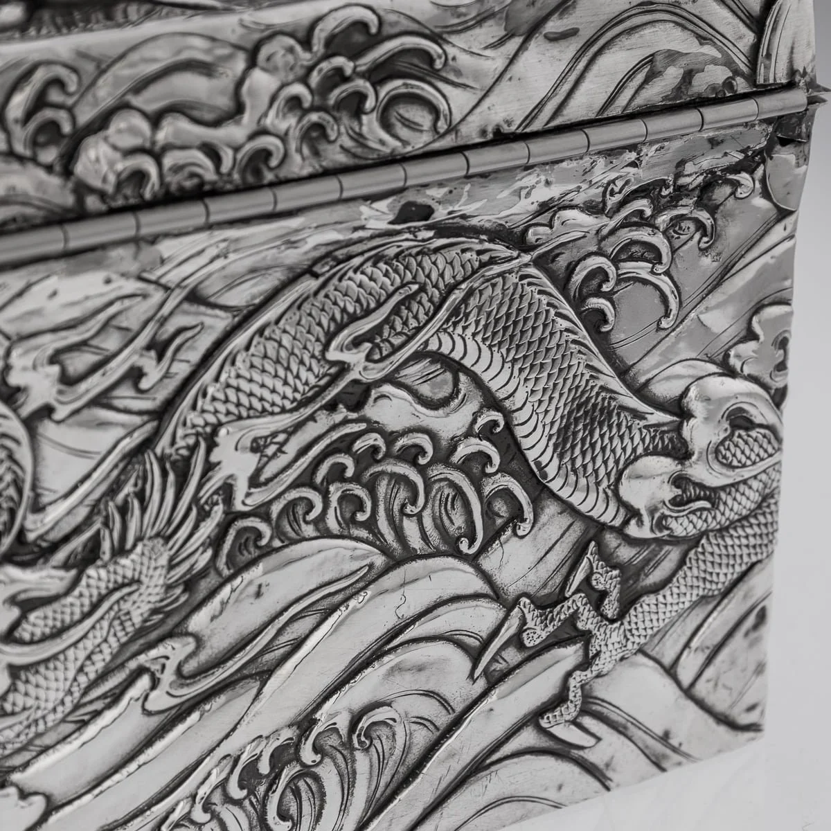 ANTIQUE 20thC JAPANESE MEIJI PERIOD SOLID SILVER DRAGON CIGAR HUMIDOR ...