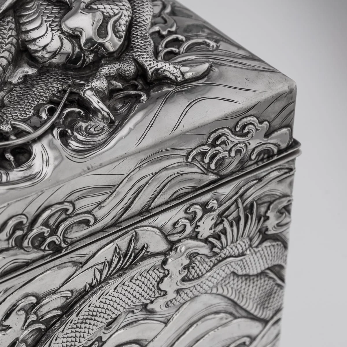 ANTIQUE 20thC JAPANESE MEIJI PERIOD SOLID SILVER DRAGON CIGAR HUMIDOR ...