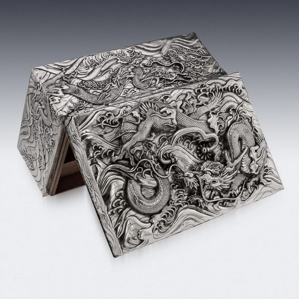 ANTIQUE 20thC JAPANESE MEIJI PERIOD SOLID SILVER DRAGON CIGAR HUMIDOR ...