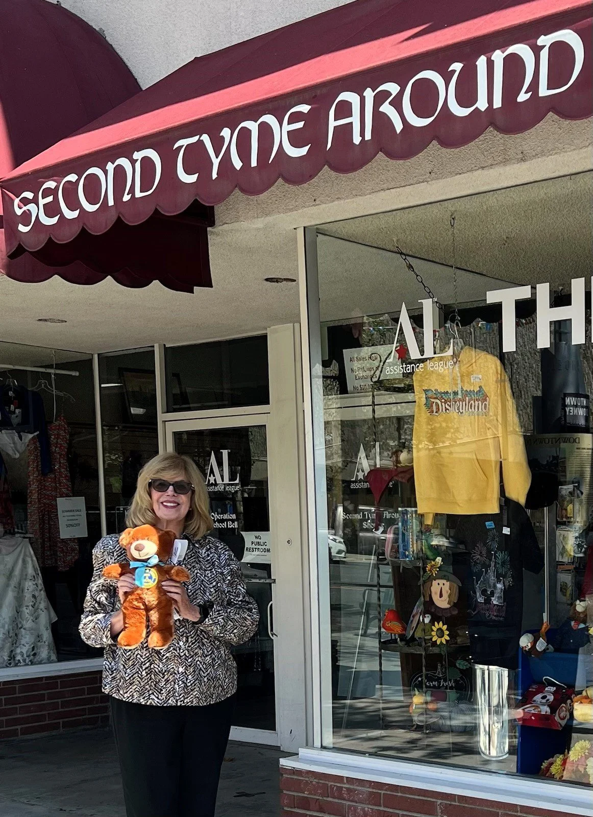 Downey group donates two dozen teddy bears to Maui children — The ...