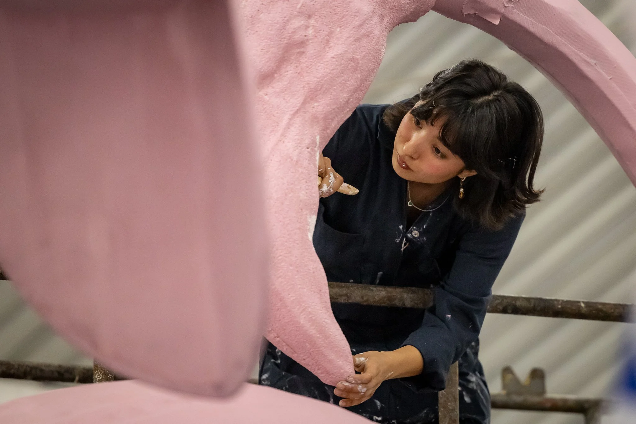 As parade nears, Downey Rose Float works on finishing touches — The ...