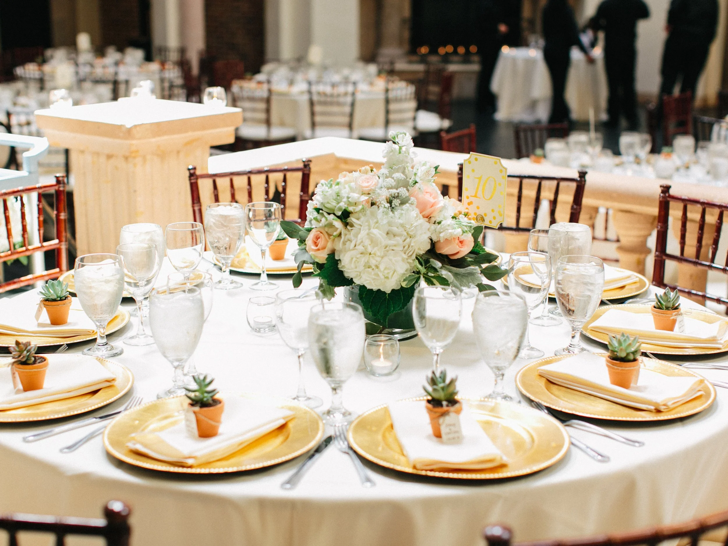 Dazzle Your Guests: How to Create Stunning Tablescapes