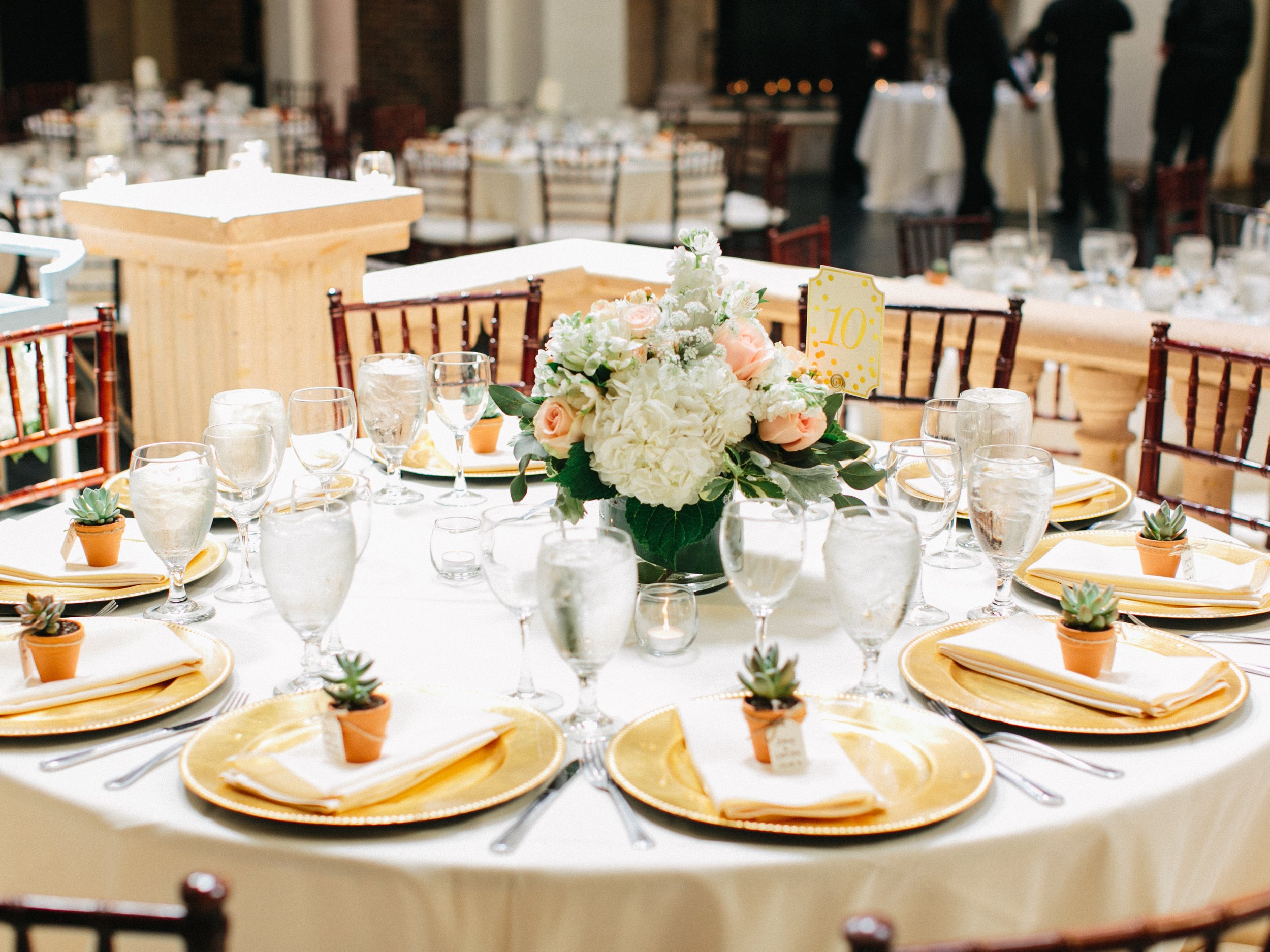 Dazzle Your Guests: How to Create Stunning Tablescapes