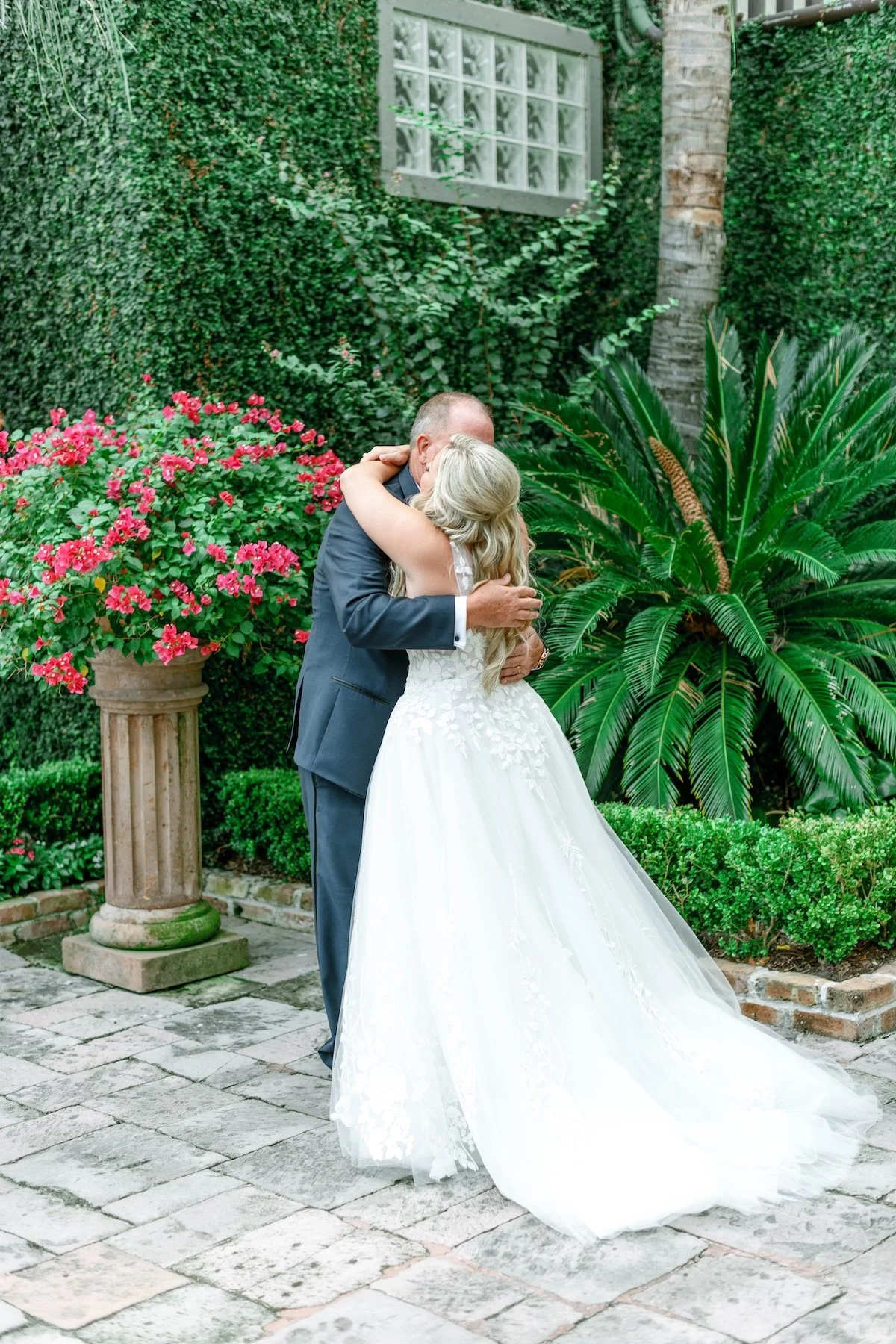 Father-Daughter First Looks: A New Wedding Tradition Worth Embracing