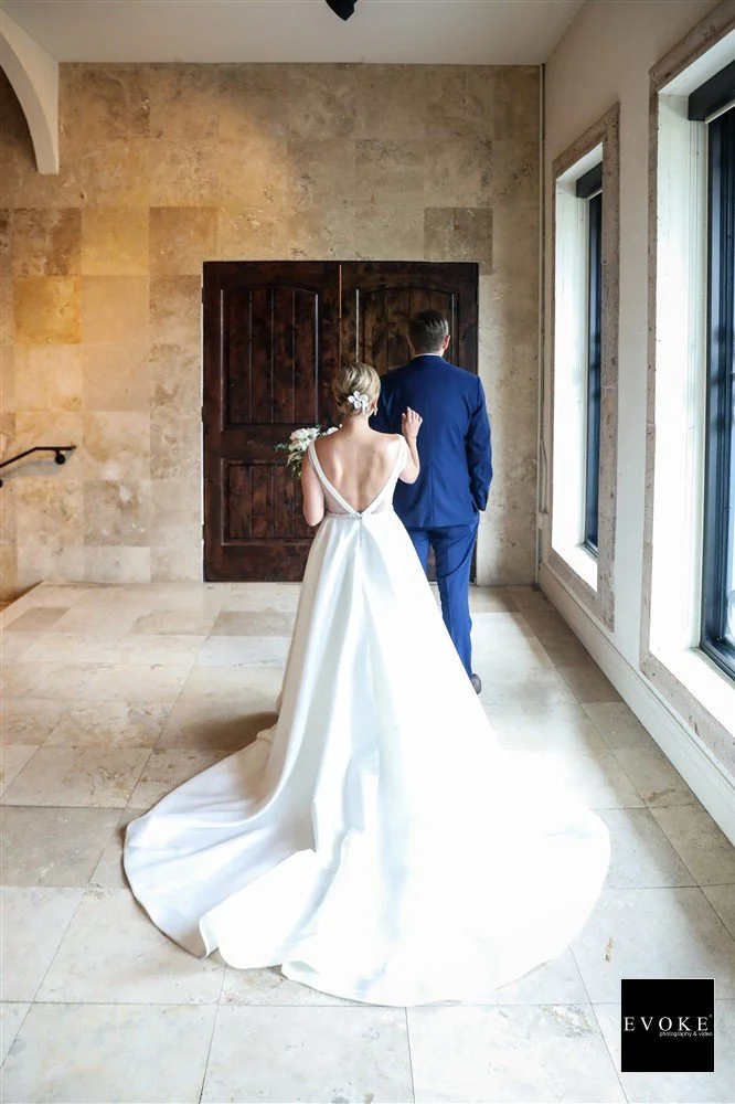 What You Should Know About Wedding First Looks