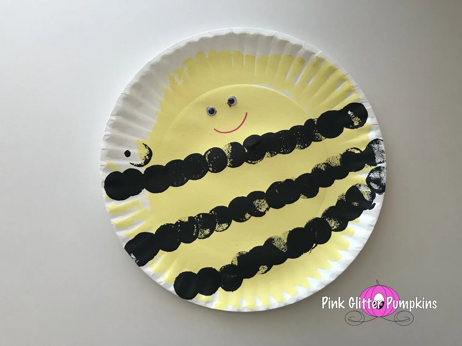 Paper Plate Bee — Pink Glitter Pumpkins