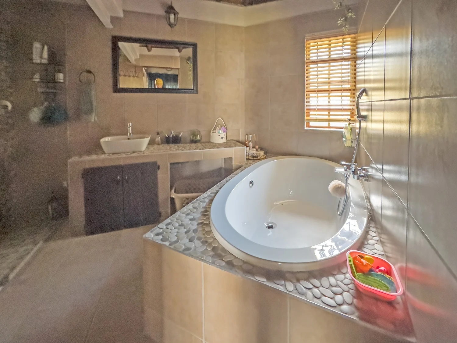 PRM143 | Experience breathtaking views of the entire Mabalingwe Estate ...