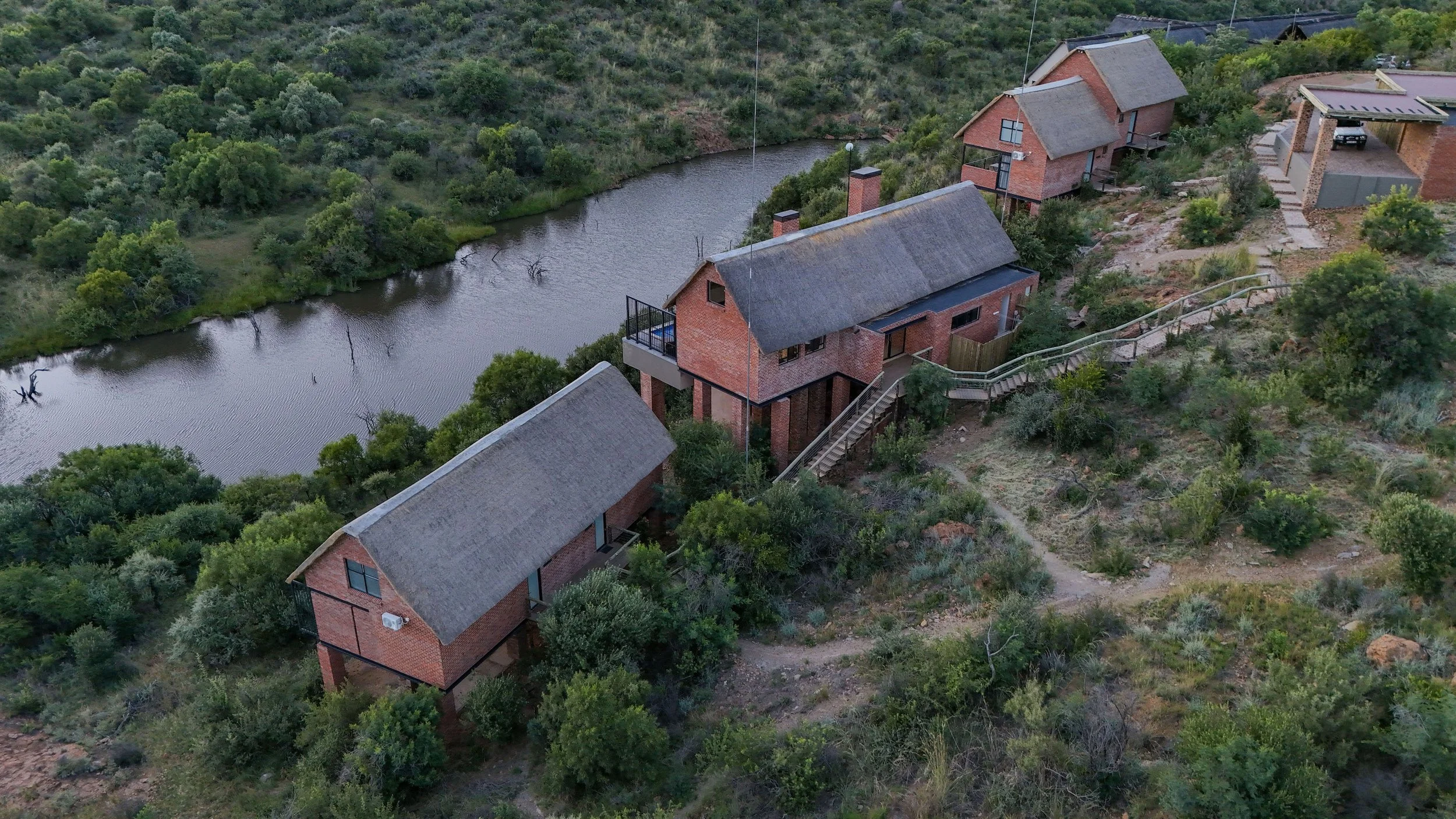 Cliffhanger Exclusive Bush Lodge — Mabalingwe properties | rentals ...
