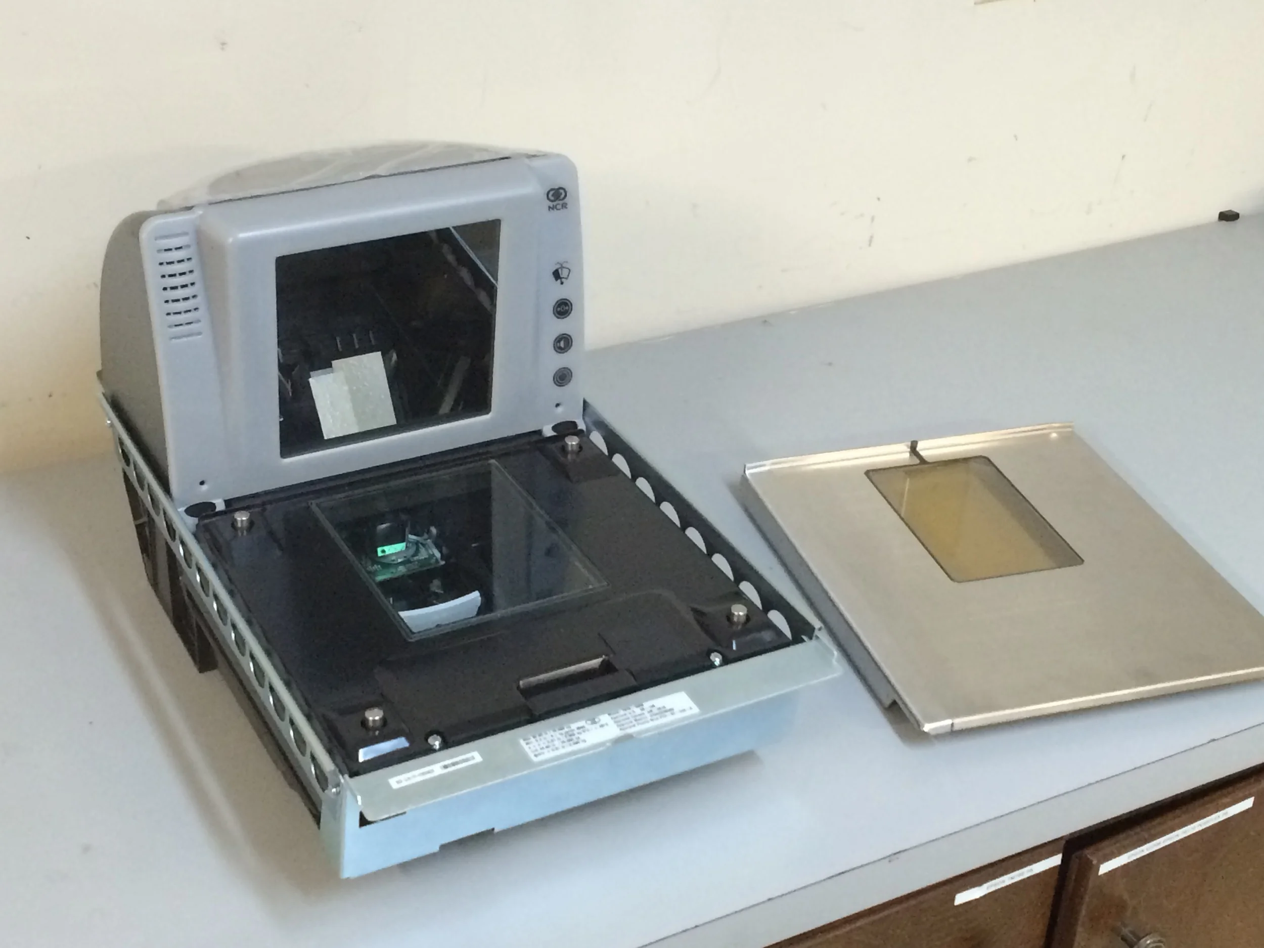 NCR RealScan 78 Scanner/Scale — Retail Systems Inc