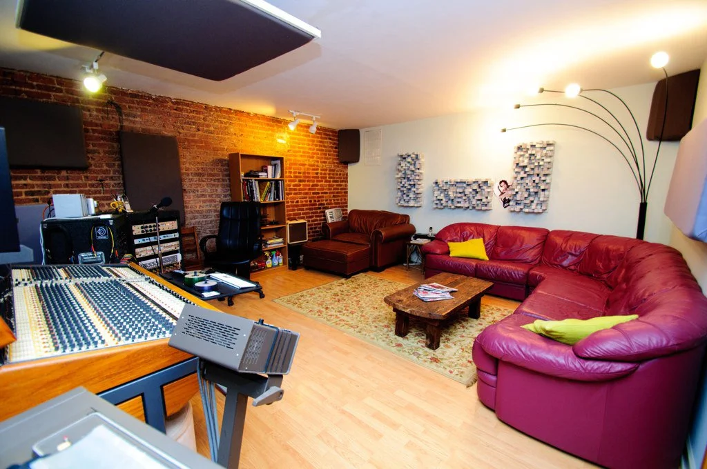 About Us — Full Moon Studio