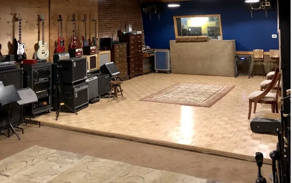 About Us — Full Moon Studio